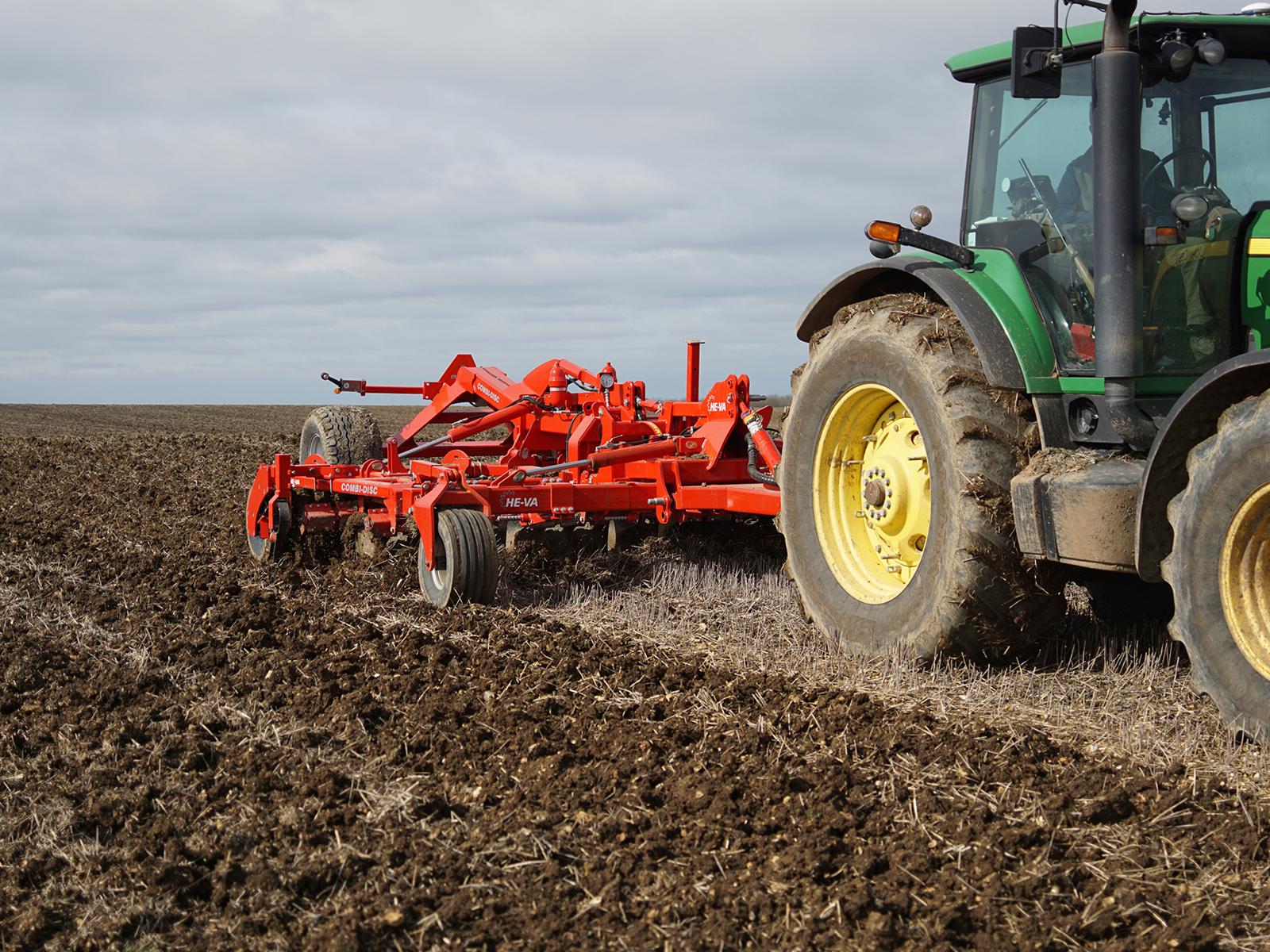 Combi-Disc, a one-pass cultivator - HE-VA